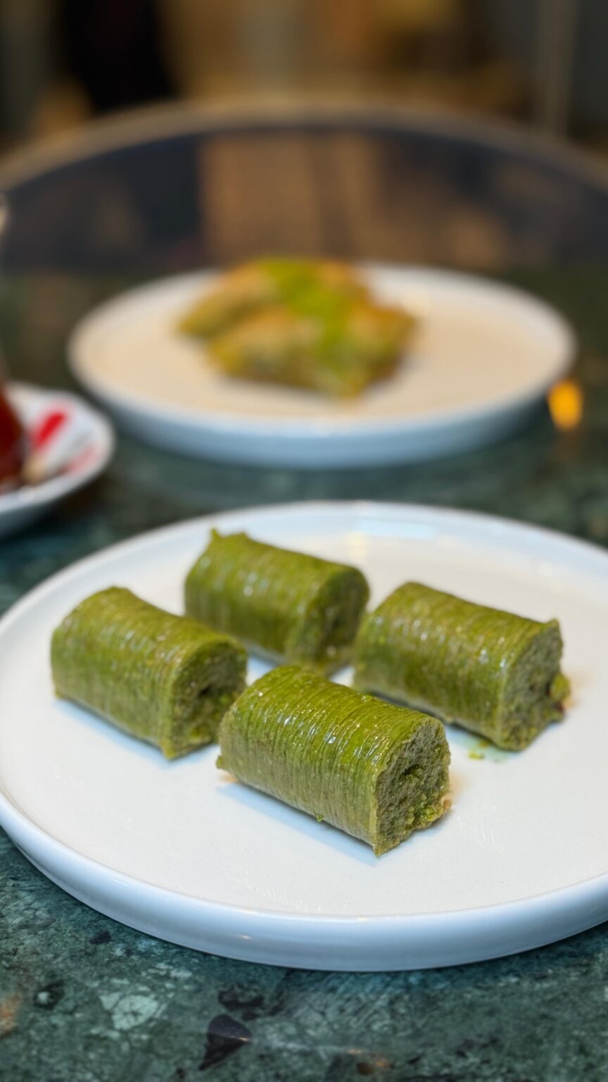 Emiroğlu Baklava - 1986'dan Bu Yana Değişmeyen Lezzet